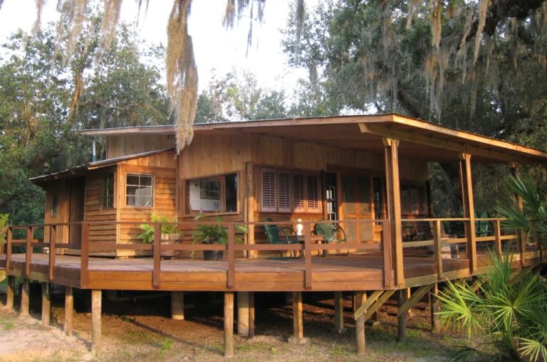 Stay at an Off-Grid Artistic Cabin in the Woods - Florida Insider